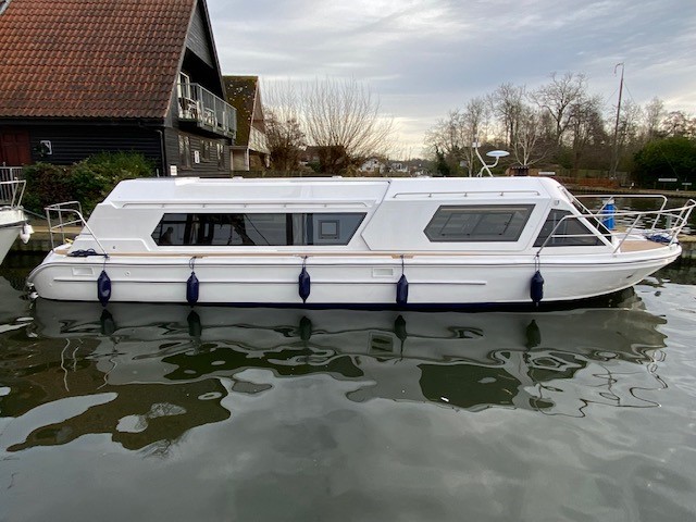 Brinks Chorus 2 to 4 Person Luxury Norfolk Broads Holiday Boat