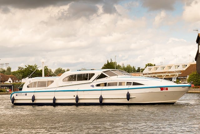 Mid Range Holiday Boats On The Norfolk Broads - Barnes Brinkcraft
