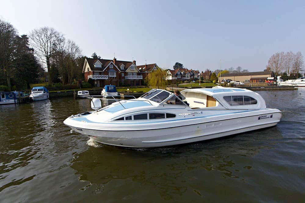 Brinks Quartet Sleeps 4 to 6 Holiday Hire Boat from Barnes Brinkcraft