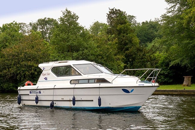 Regal Star from Barnes Brinkcraft, Holiday hire boat for